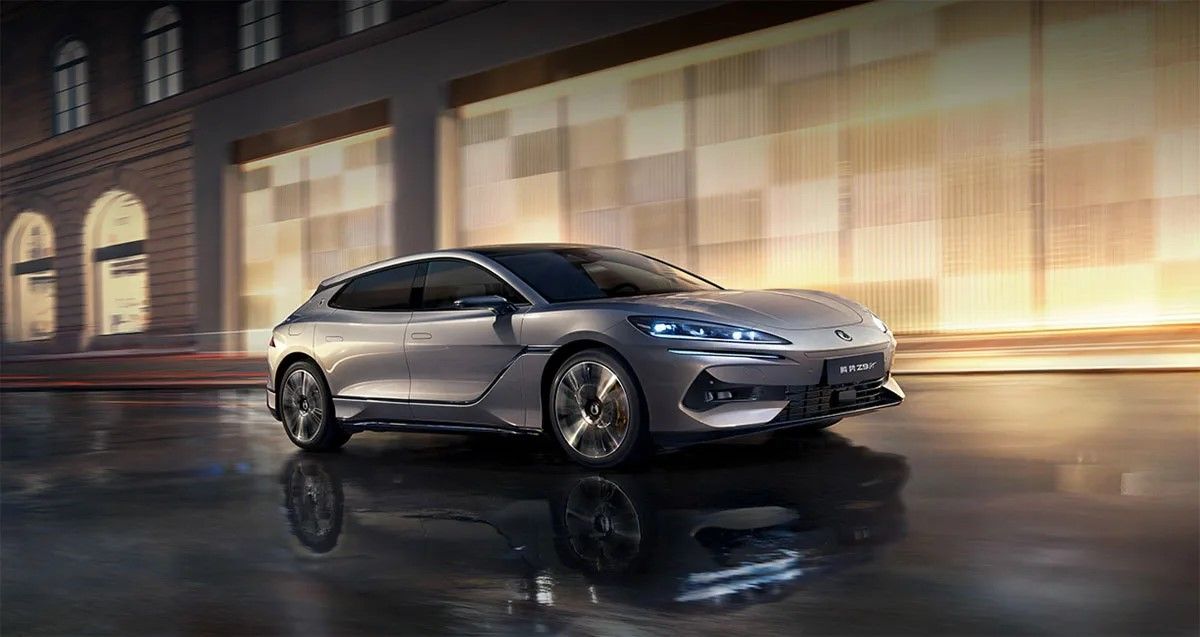 Denza, il marchio premium di BYD debutta in Italia alla Milano Design ...