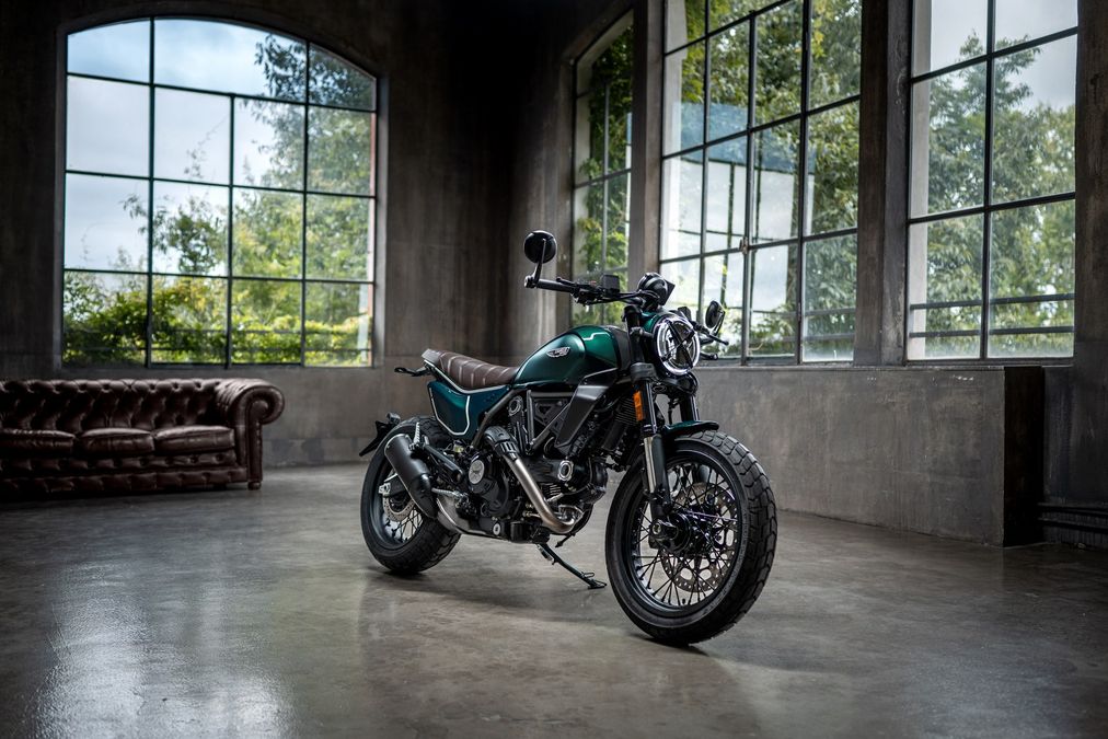 Nuova Ducati Scrambler Nightshift 2026: arriva la livrea Emerald Green ...