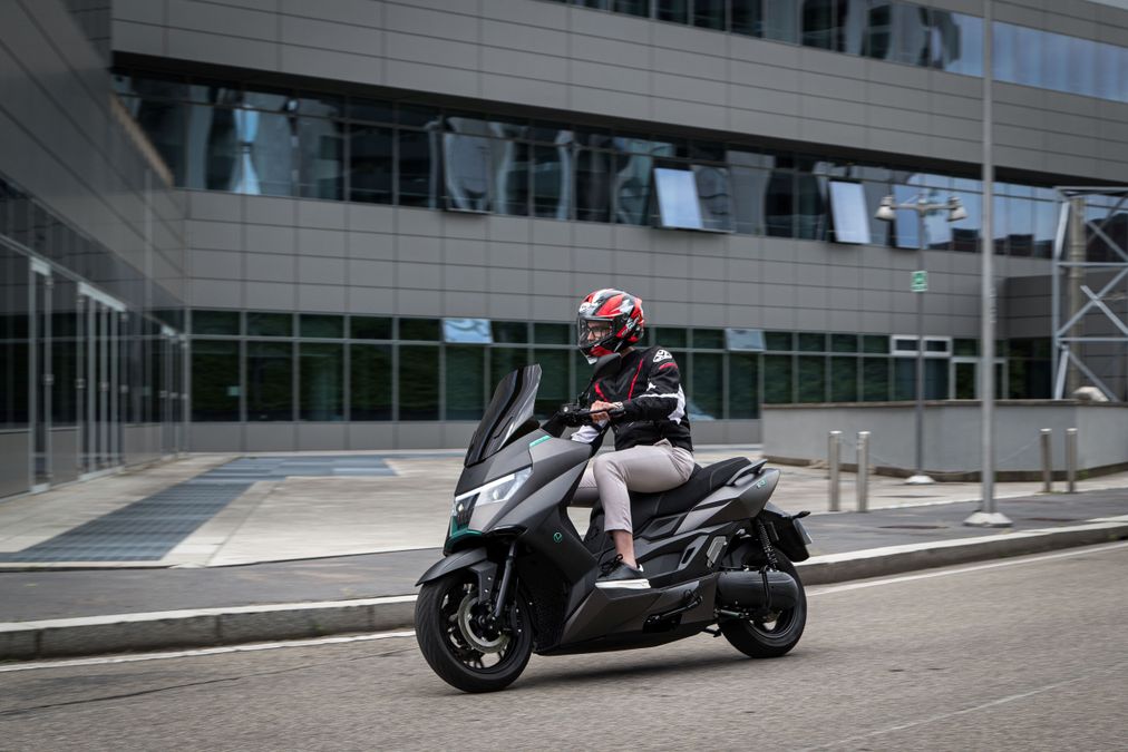 Nerva Exe II: la prova del nuovo scooter elettrico da 180 km di ...