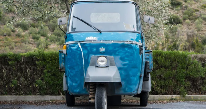 Ape Piaggio in autostrada per colpa del navigatore, turista fermato e ...