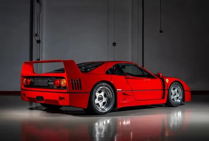 Compra a Miami una Ferrari F40 per 5 milioni, ma ora l'auto rischia il ...