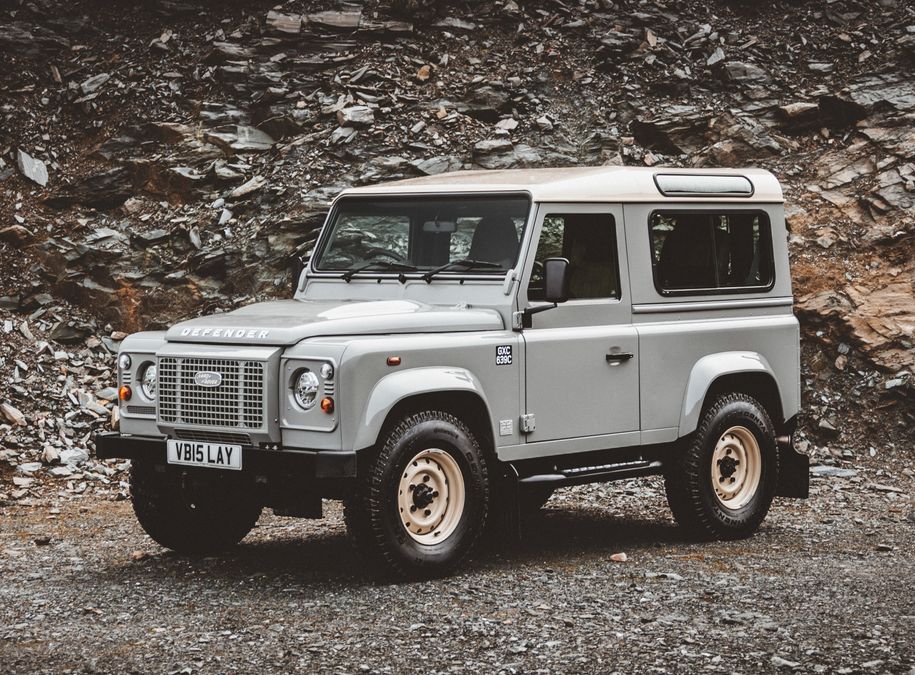 Classic Defender Works V8 Islay Edition, serie speciale ispirata al ...