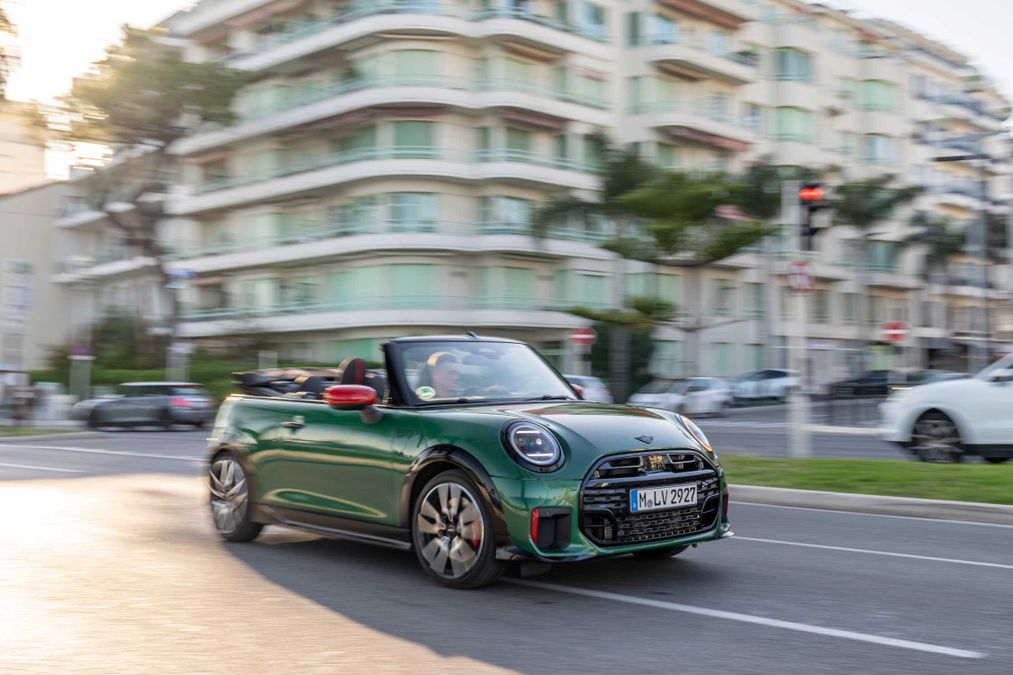 MINI John Cooper Works Cabrio: prestazioni da sportiva ma spirito da ...