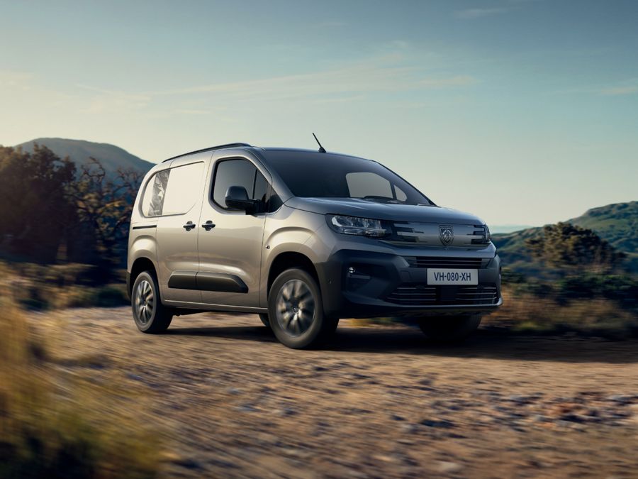 Nuovo Peugeot Partner Pro Skill: il furgone su misura per i ...