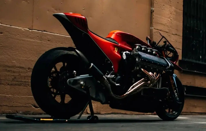 HF355: la moto con il V8 Ferrari venduta a oltre mezzo milione di ...