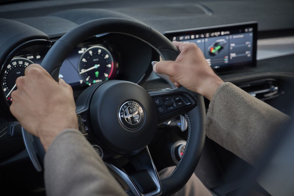 Nuova Alfa Romeo Tonale 2026: interni e bagagliaio del restyling ...