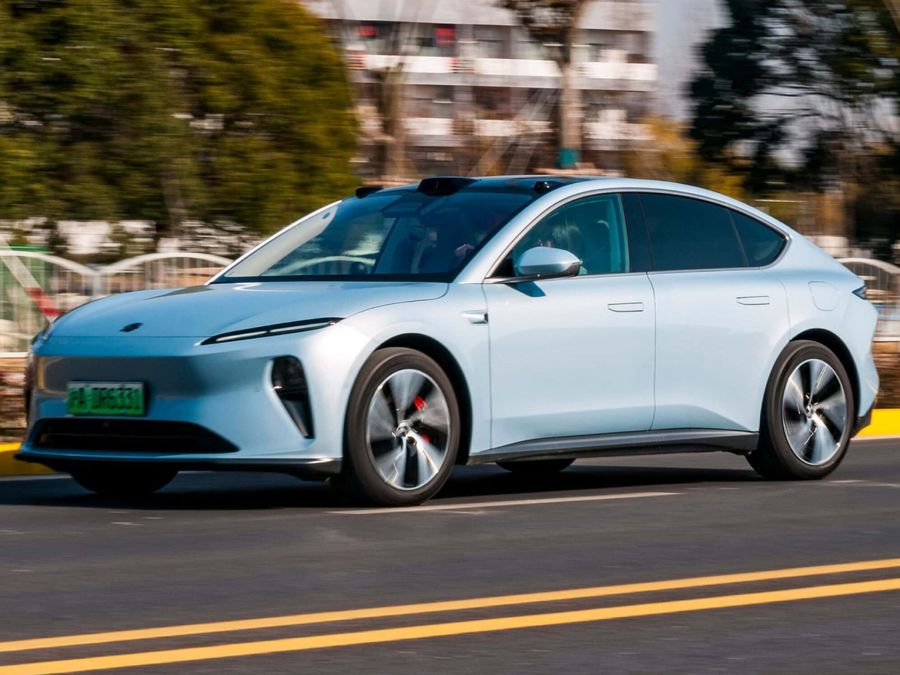 NIO ET5, svelati nuovi dettagli sulla versione con batteria da 150 kWh ...