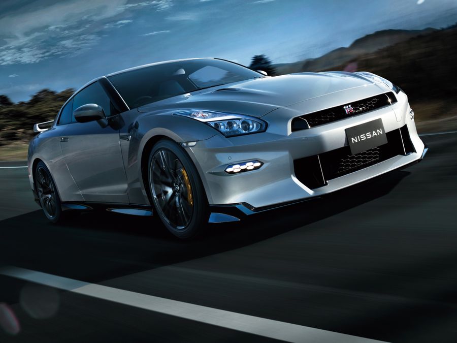 Nissan GT-R 2025: debutta il nuovo restyling della generazione R35 ...