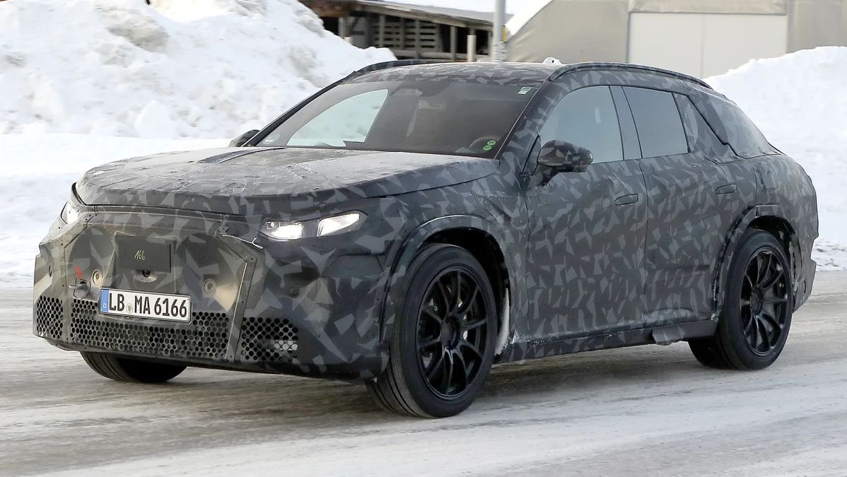 Mercedes-AMG, il super SUV elettrico continua i test su strada ...