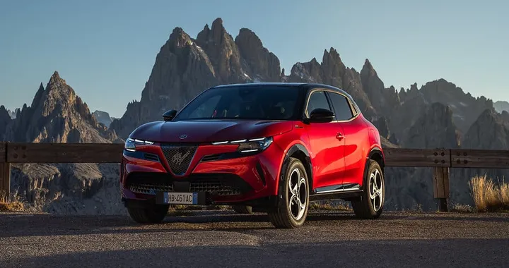 Offerta Alfa Romeo Junior ibrida, rate da 145 euro con finanziamento ...