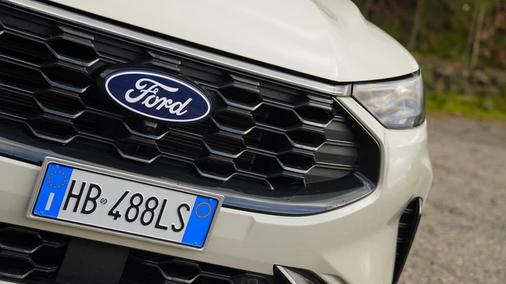 Prova Ford Kuga 2026 plug in hybrid: meglio lei o la full hybrid ...