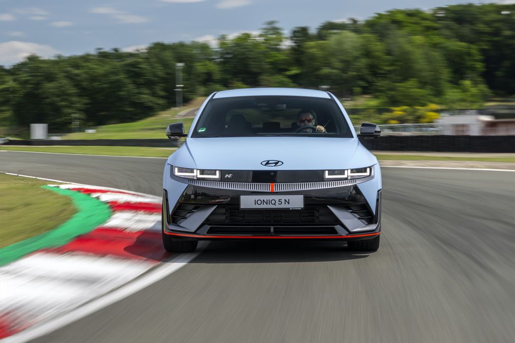 Hyundai IONIQ 5 N... è quasi magia e ha il cambio. Prova in pista e in ...