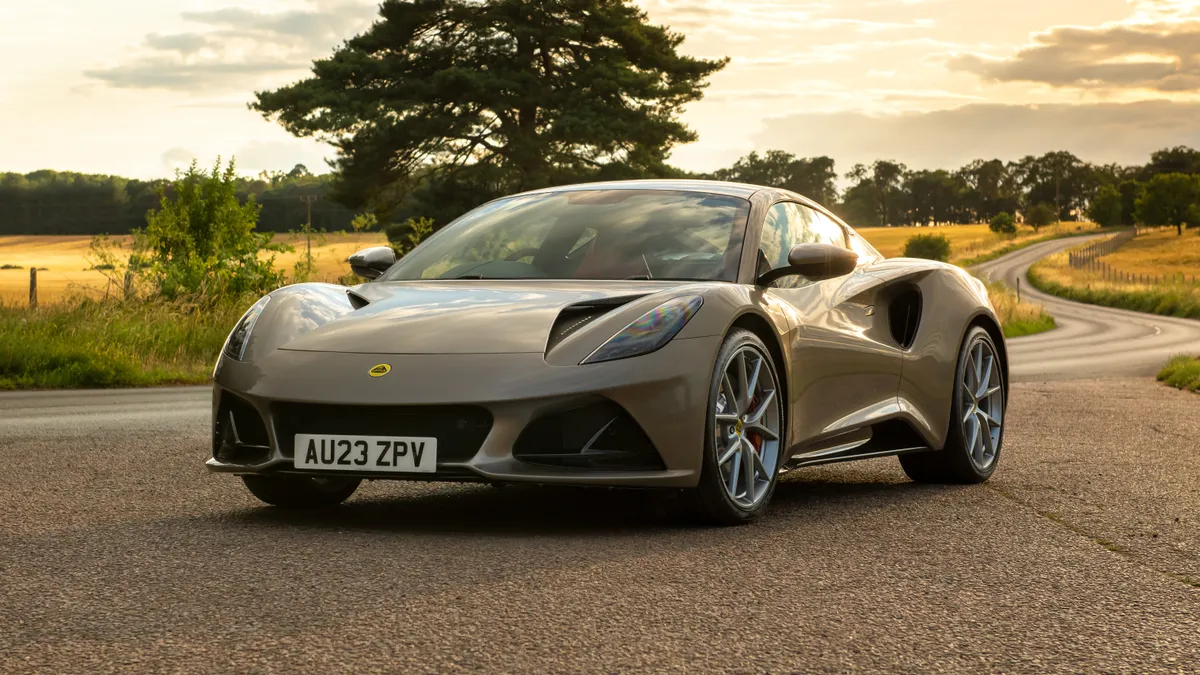 Lotus Emira, a Goodwood 2023 debutta la versione 4 cilindri turbo ...