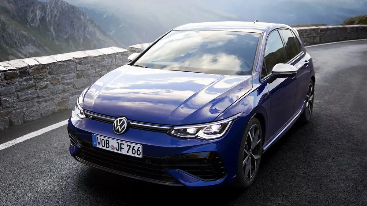 Volkswagen Golf R, al Nurburgring continuano i test del restyling. Foto ...